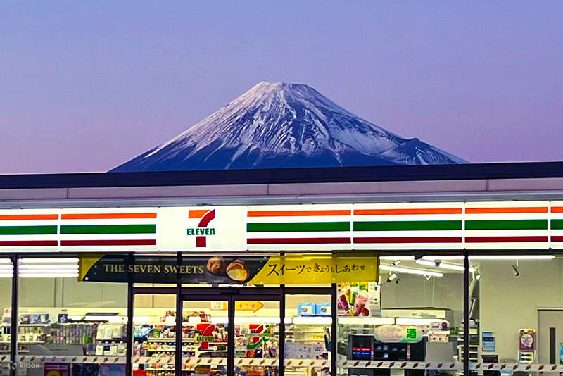[Mount Fuji, Hakone, Kawaguchiko, and Flower Viewing] 7-11 Convenience Store & Hakone & Sengen ...